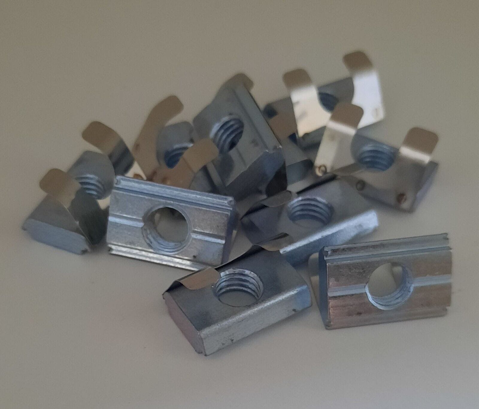 Nutenstein mit Feder Nut 10 - m5 - Typ-b - 40, 45 RESTPOSTEN - Weloe